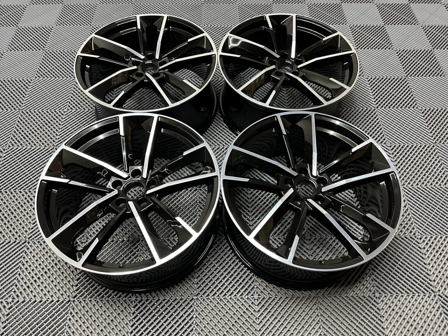 20″ RS7 Performance Style Wheels – Gloss Black Machined – CMWheels