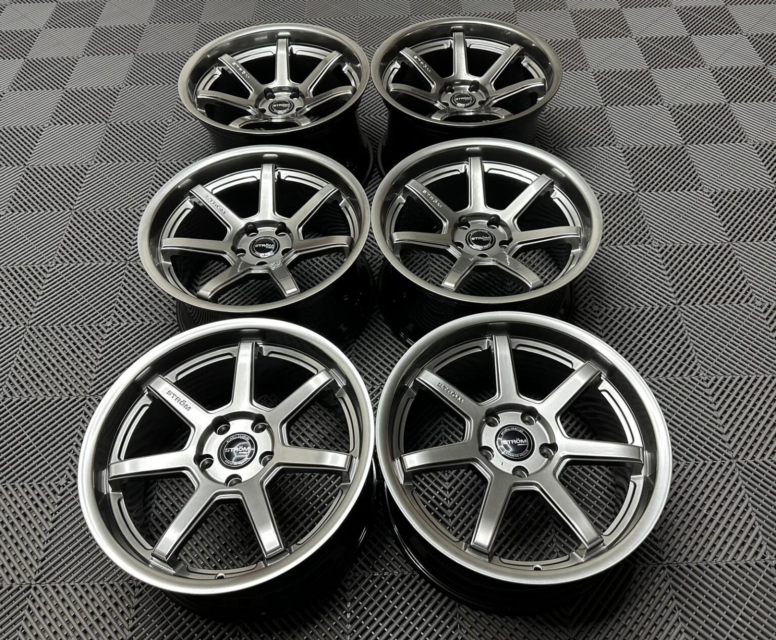 18″ Strom DS-15 Wheels – Hyper Black – CMWheels