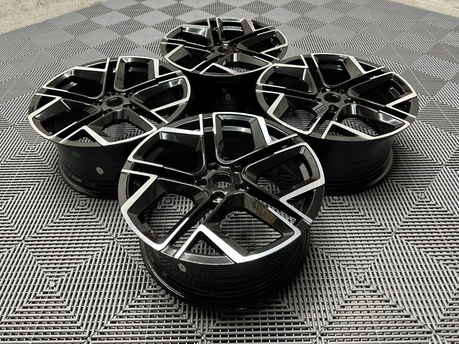 2025 VW York Style Wheels – Gloss Black Machined – CMWheels