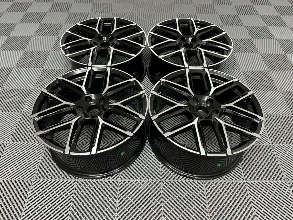 19″ 2025 RS Q3 Style Wheels – Gloss Black Machined – CMWheels