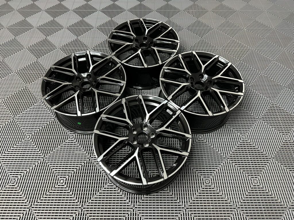 19″ 2025 RS Q3 Style Wheels – Gloss Black Machined – CMWheels